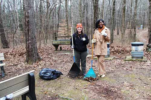 Natchez Trace Parkway Earth Day Clean Up - NatchezTraceTravel.com